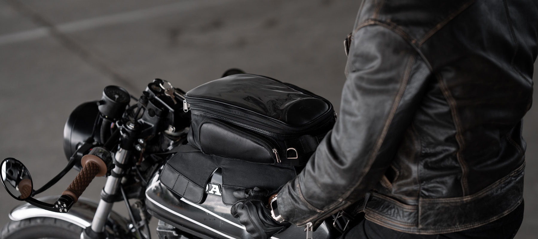 Magnetic Tank Bag for Cafe Racers. - LONGRIDE